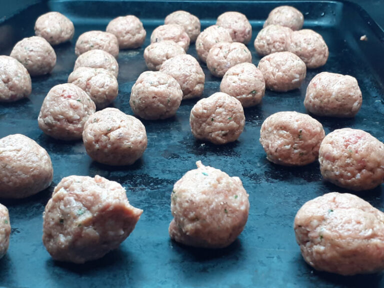 Gravy & Meatballs - JAHZKITCHEN