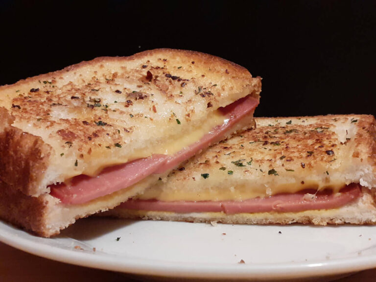 Bologna Sandwich - JAHZKITCHEN