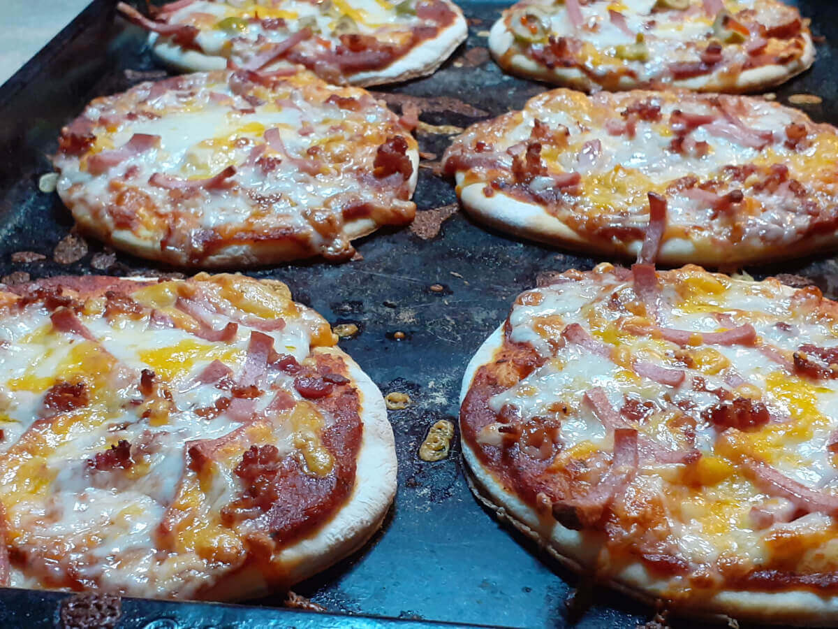 Mini Pizzas - JAHZKITCHEN